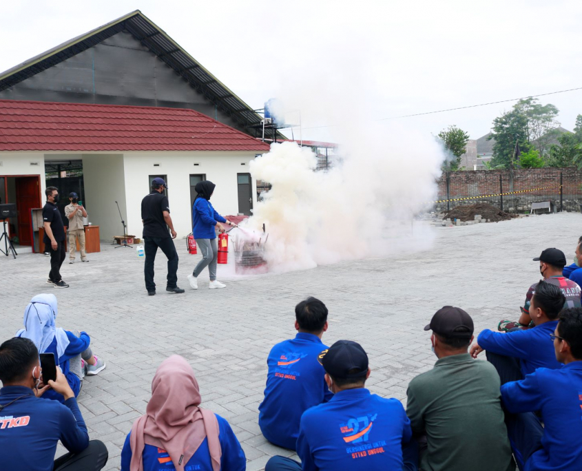 PEMBAGIAN HADIAH PEMENANG PERLOMBAAN PERINGATAN 17 AGUSTUS DAN ...