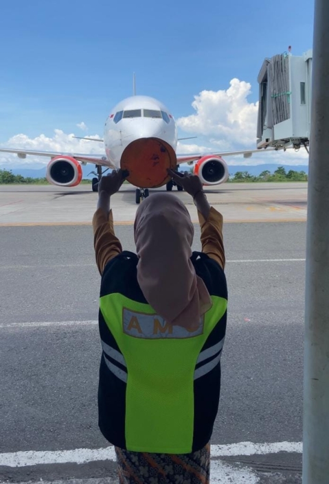 Marshaller Pesawat – Pengertian,Tugas dan Fungsi - STTKD